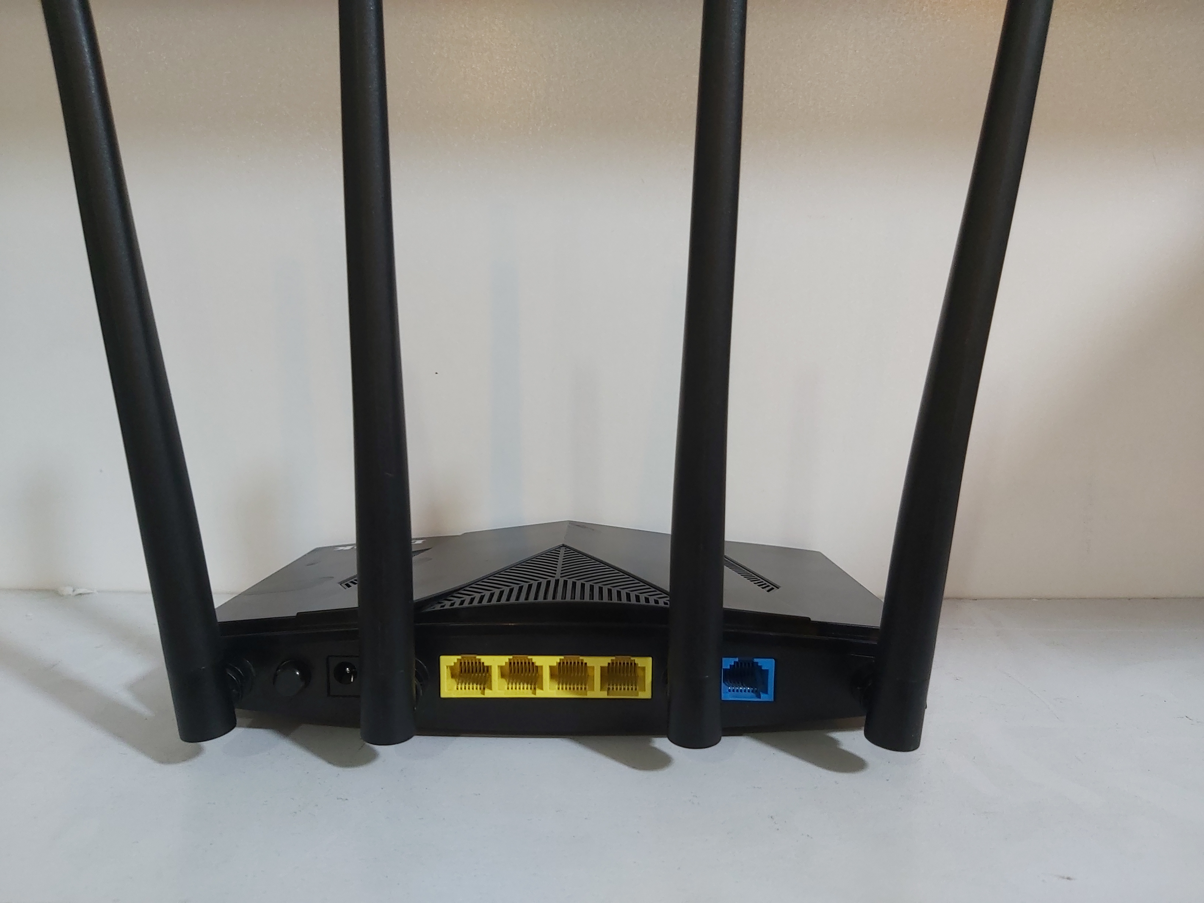 مودم سیم کارتی فورجی دی-لینک مدل Dlink DWR-M960 استوک – فروشگاه کافه ستوک